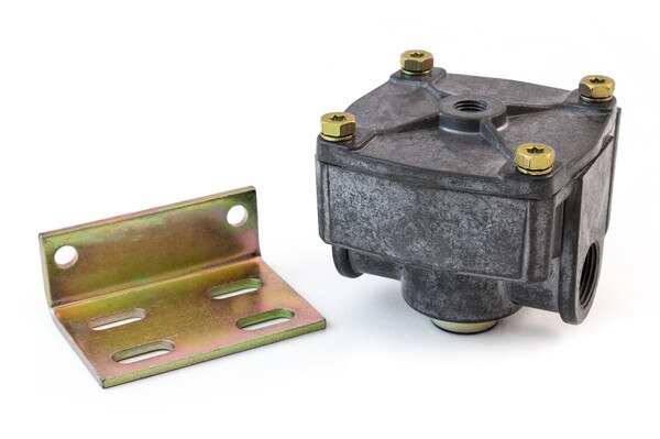 401168 - Tramec Sloan - Valve, R12 Relay, Horizontal. W/ Bracket