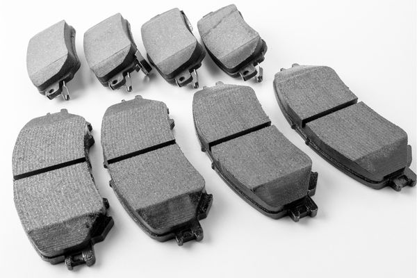 Types of Brake Pads for Trucks and Heavy-Duty Fleets